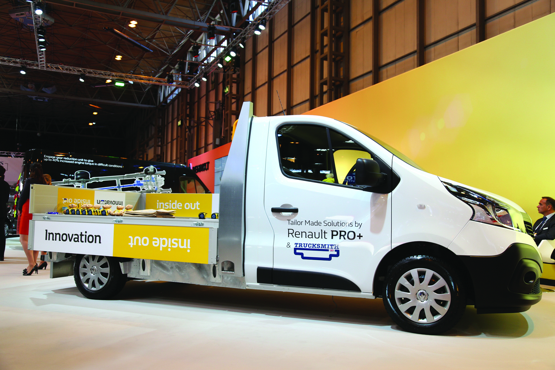 Trucksmith launches Renault Trafic Target to trades sector - Trucksmith ...