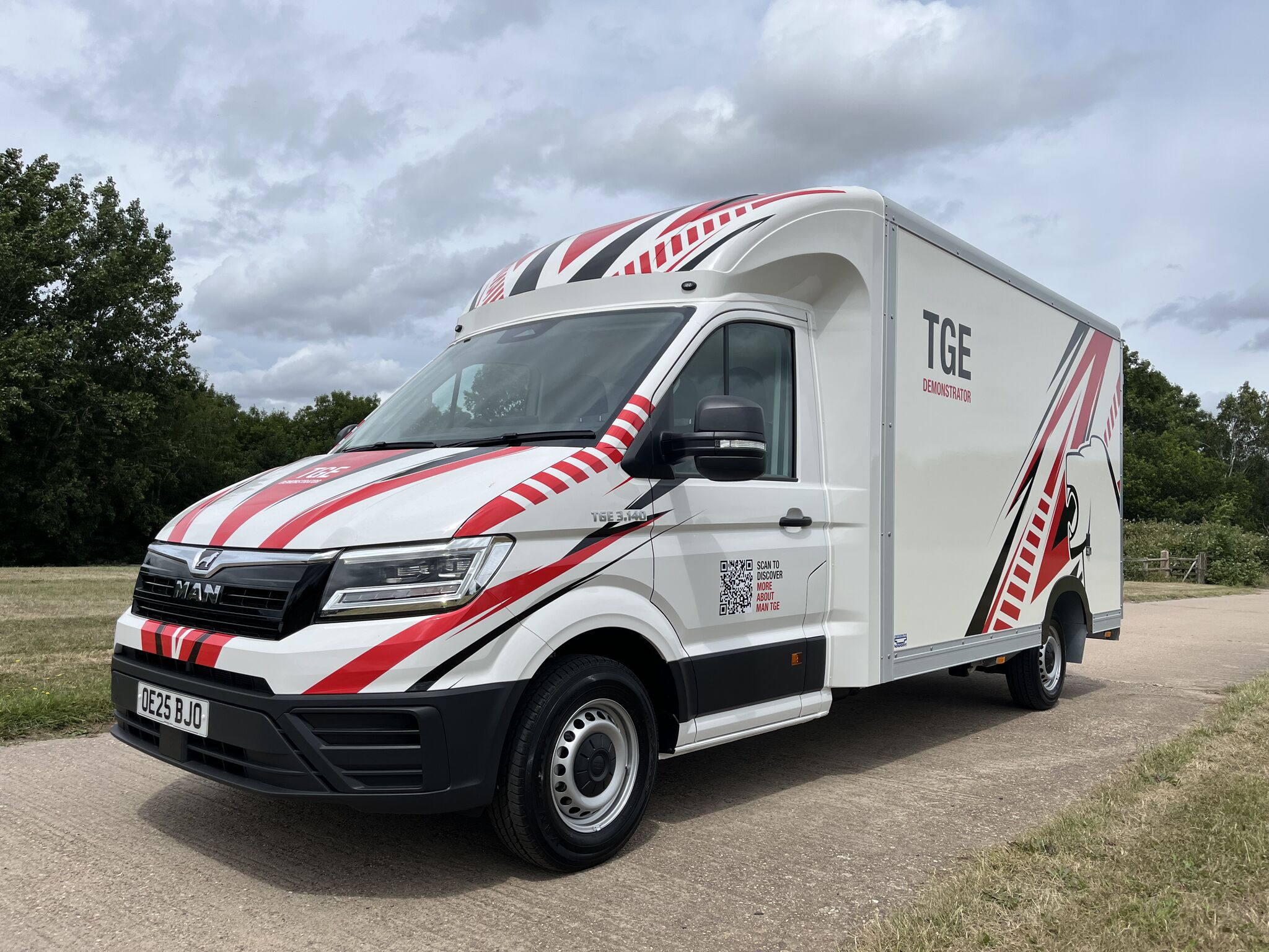 TRUCKSMITH LOLOADER STEALS THE SHOW AT RTX! - Trucksmith Luton van ...