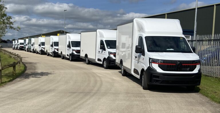 THE ELECTRIC GAME CHANGER: TRUCKSMITH'S NEW 4-TONNE LOLOADER E-TECH ...